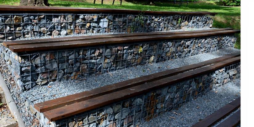 6 Smart Landscaping Ideas for Garden Stairs