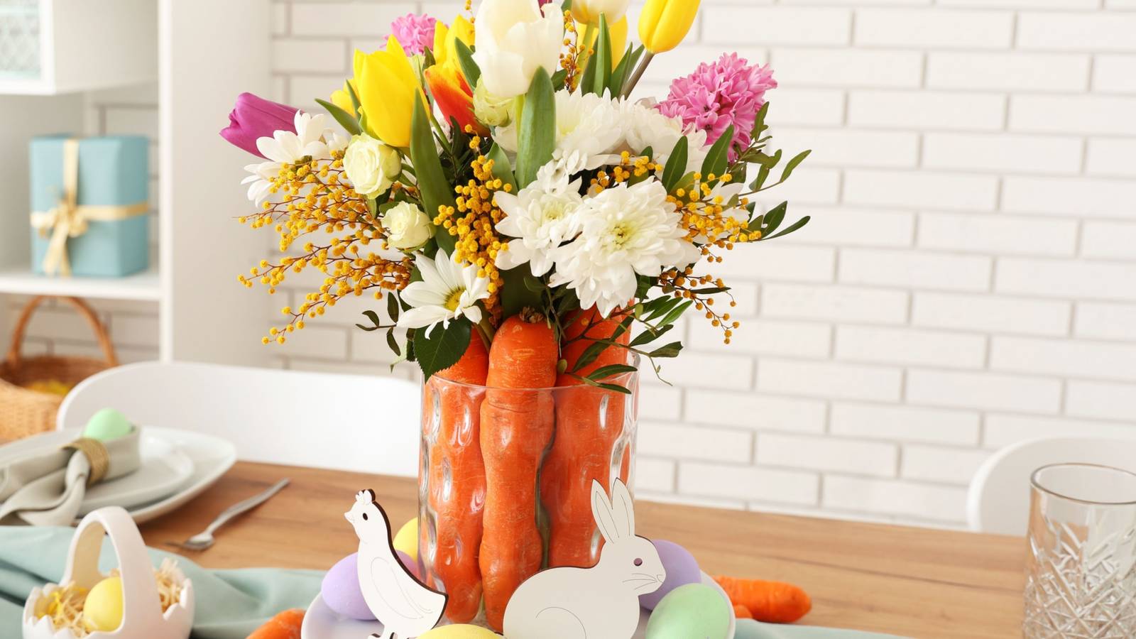 5 Cute Easter Centerpiece Ideas Featuring Spring Flowers