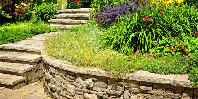 Natural Stone Retaining Wall Ideas for Stunning Backyard Design