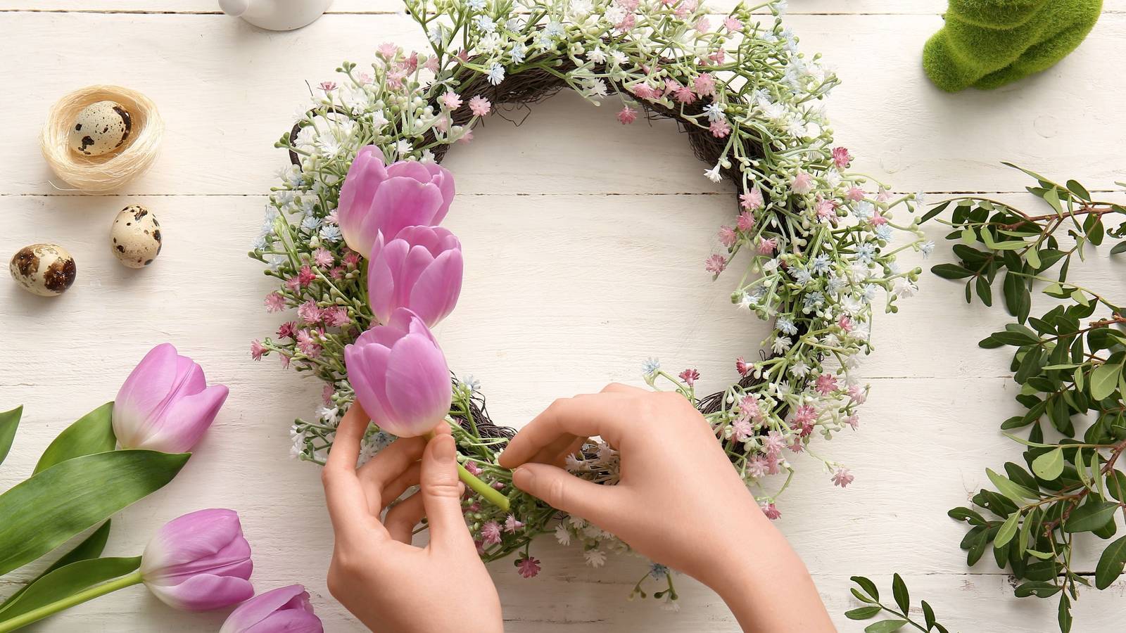 How to Craft a Vibrant Spring Wreath with Seasonal Blooms
