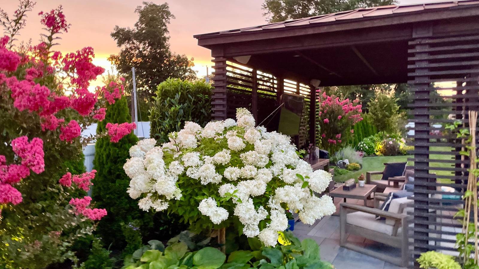 How to Use the 70 30 Rule for a Balanced and Thriving Garden