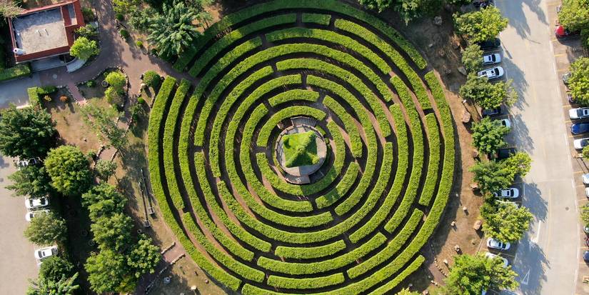 5 Historic Gardening Trends That Are Beautiful but Impractical