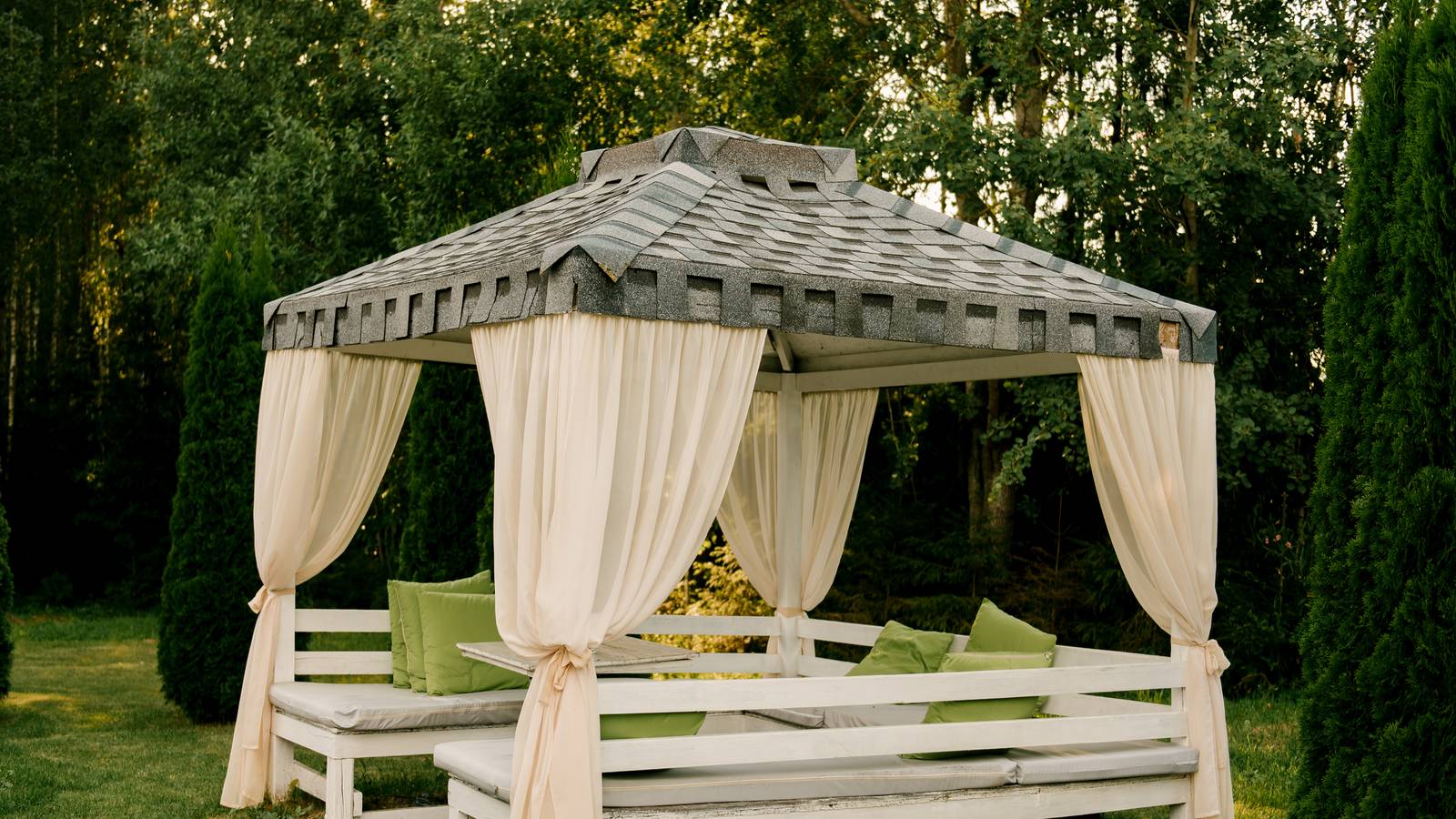 Best Curtain Fabrics For Stylish and Durable Outdoor Curtains