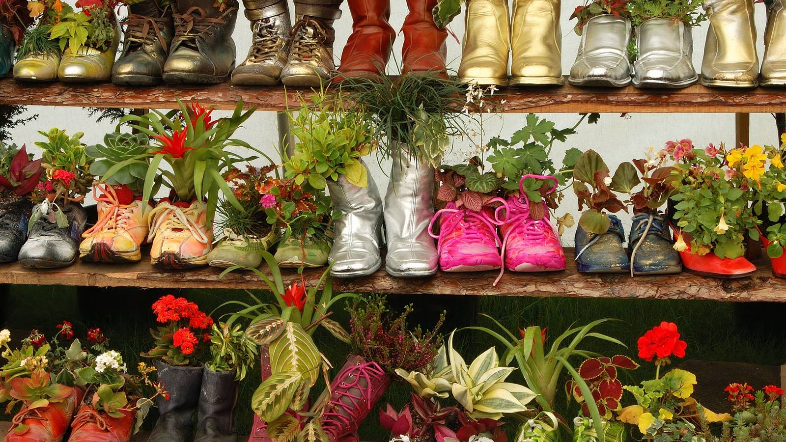 6 Ways to Reuse Old Items Outdoors