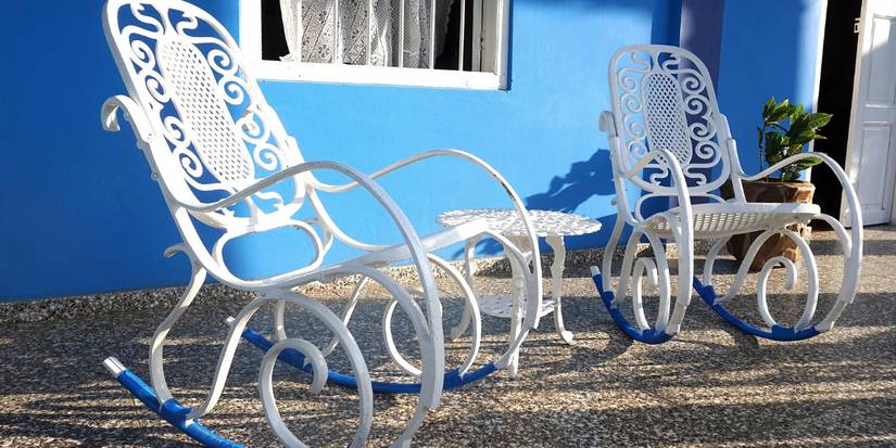 Must-Have Front Porch Additions That Aren’t Plants