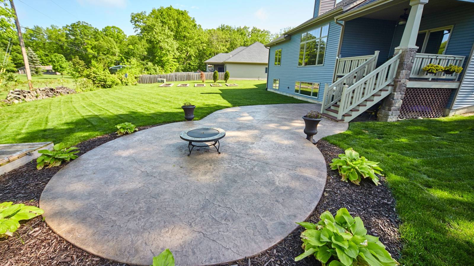 How to Make Concrete Look Stylish in the Backyard