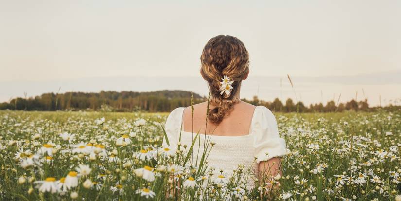 Grow Your Own Cute Summer Hairstyles: 5 Summer Flowers to Grow Today