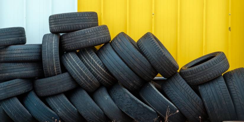 Build a Bold Garden Fence With Used Tires That Turns Heads