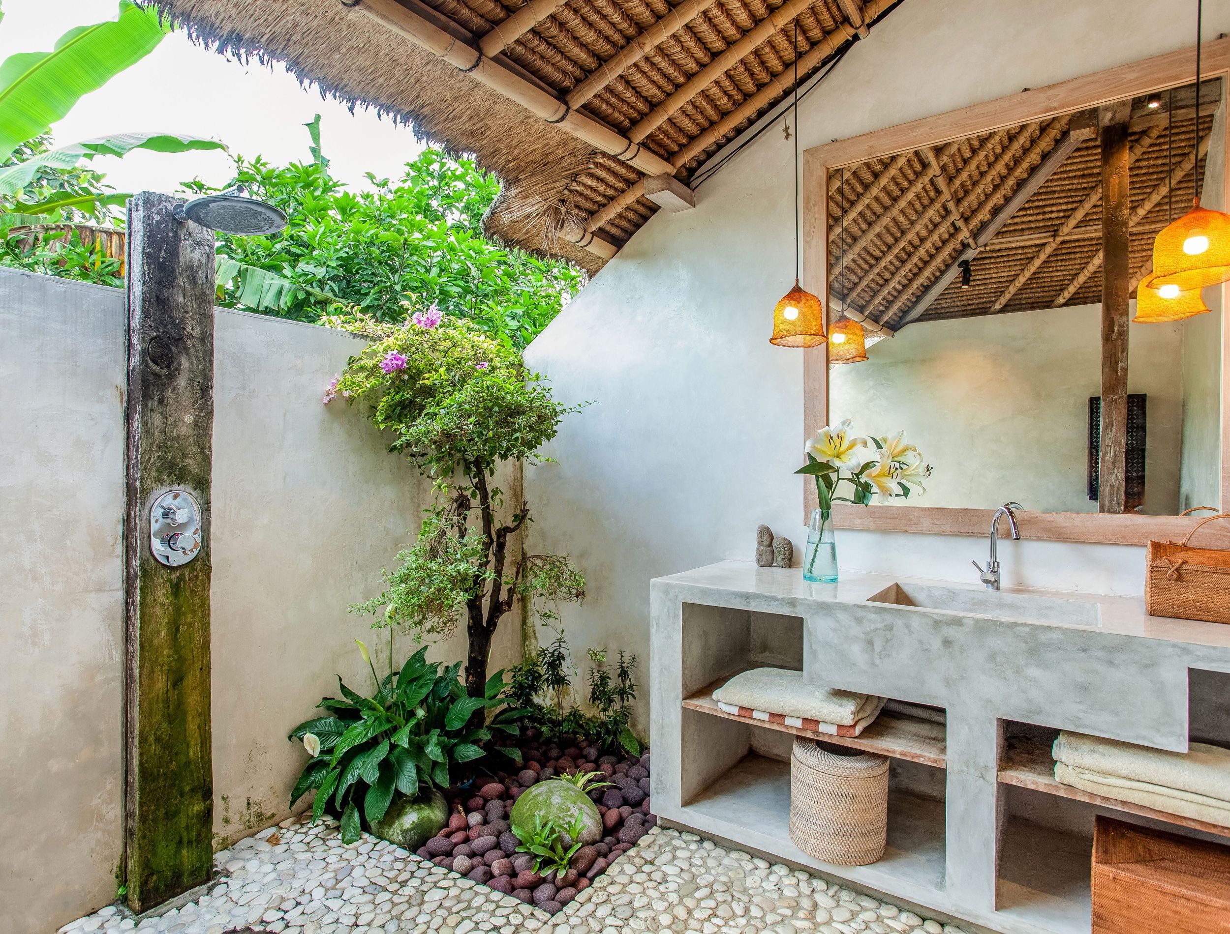 5 Creative Upcycling Ideas for Beautiful Garden Decor