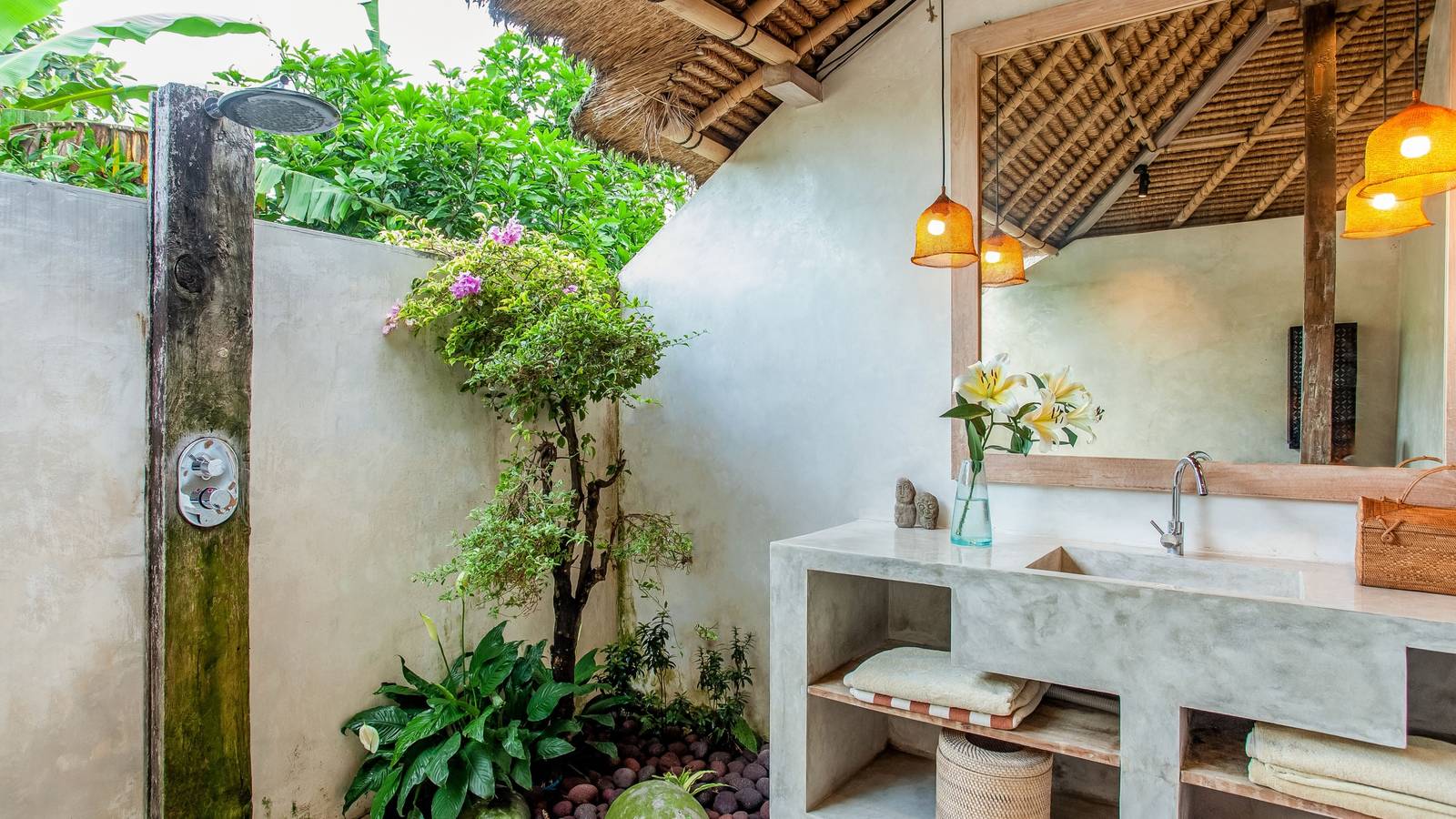 How to Build an Outdoor Bathroom for Comfort and Function