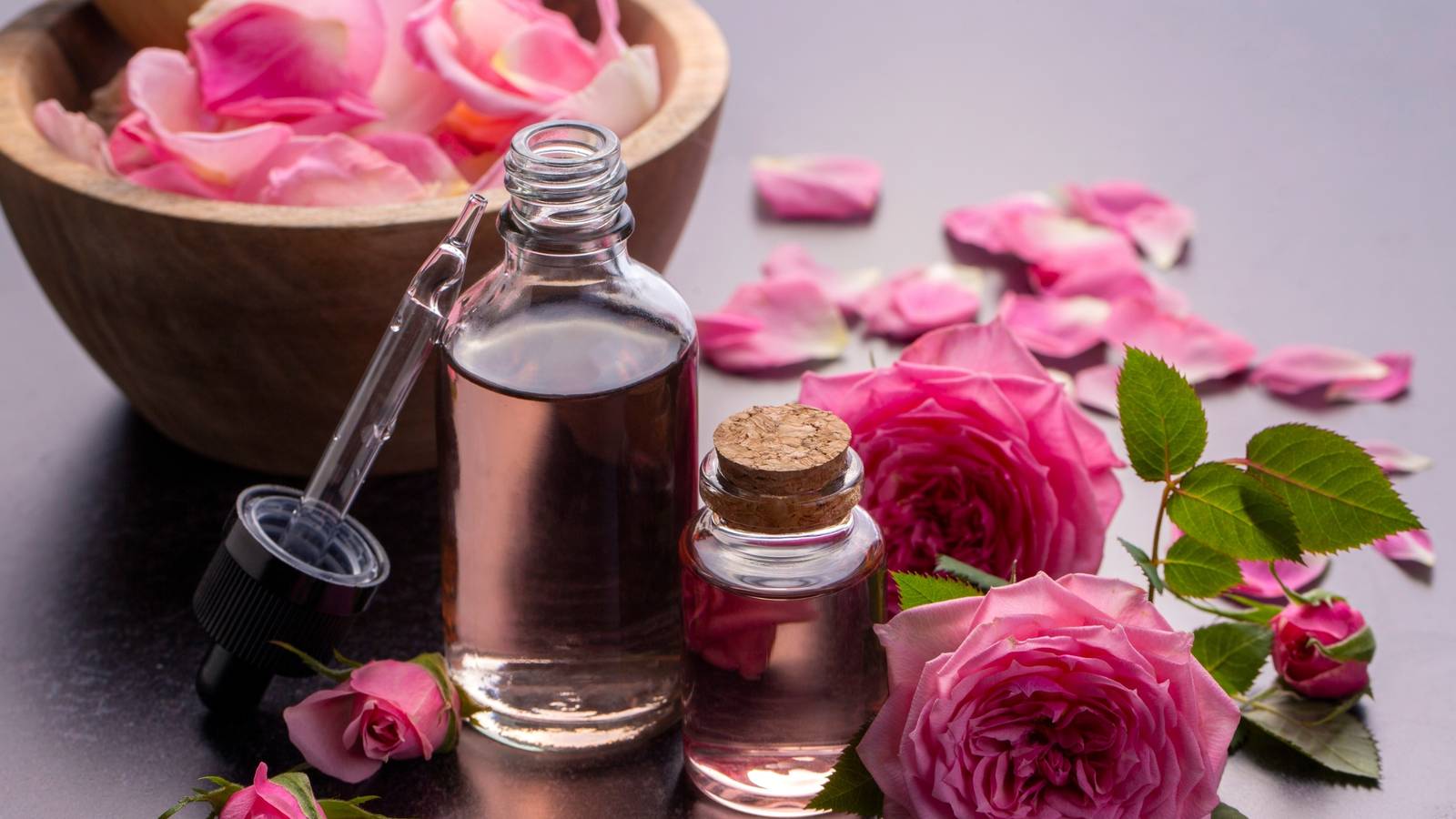 2 Ways to Make Homemade and Fragrant Rose Water