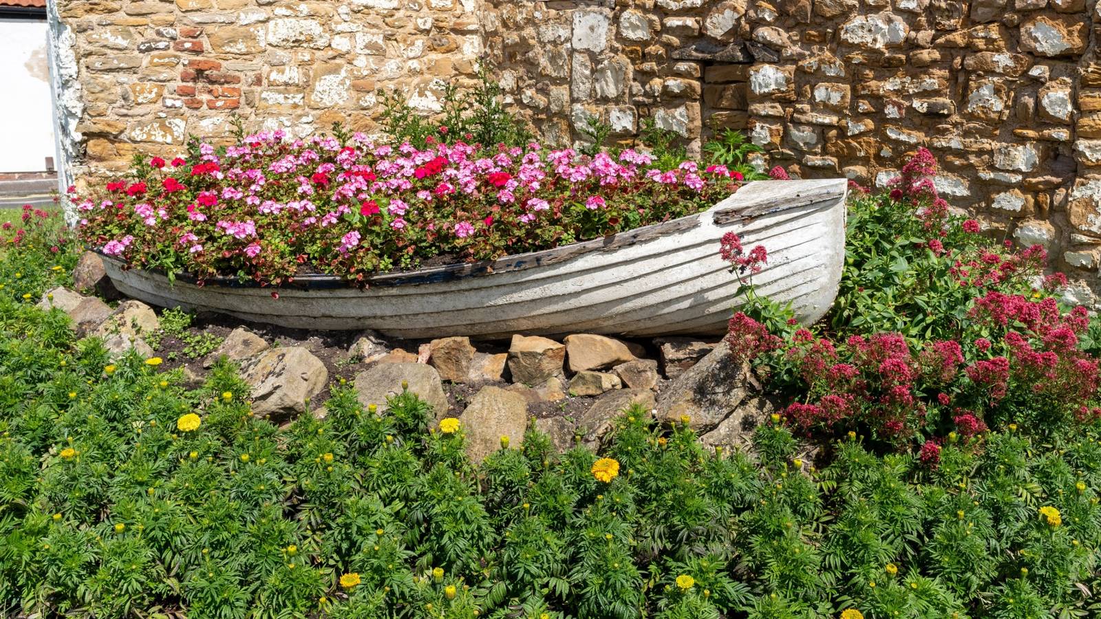 5 Creative Ways to Repurpose an Old Boat in Your Garden
