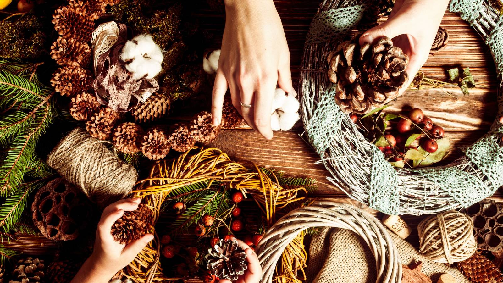 6 Rustic Backyard Projects with Acorns and Pine Cones
