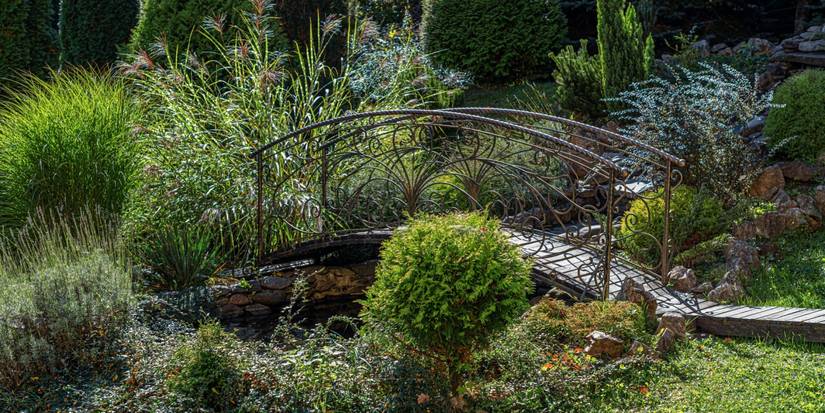 Smart Ways to Add a Garden Bridge for Style and Function