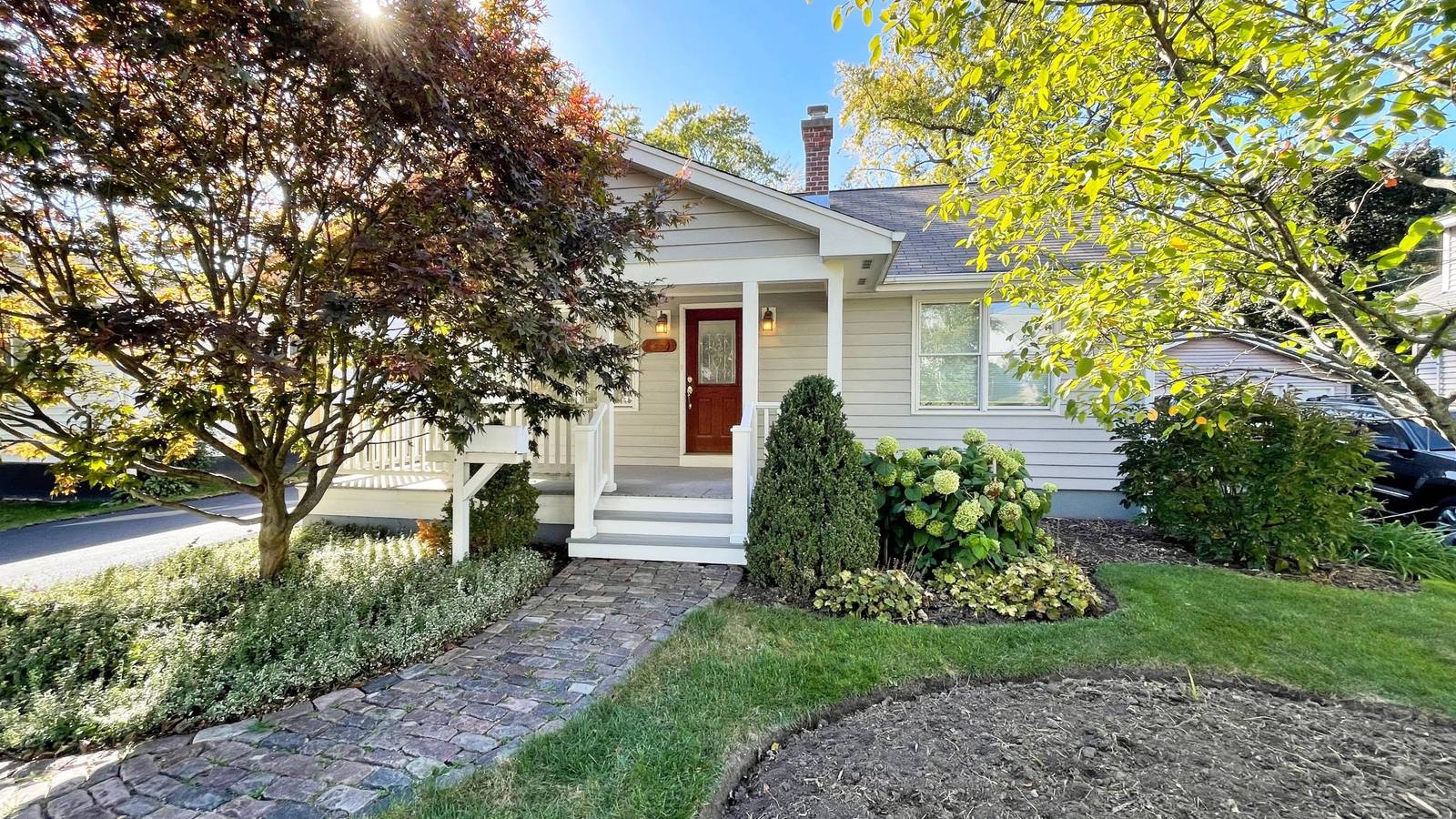 Creative Landscaping Ideas to Transform a Narrow Front Yard