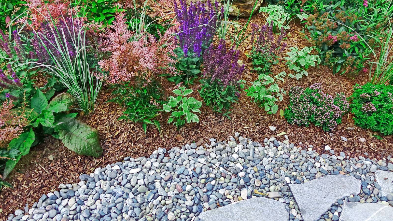 5 Simple Garden Borders That Add Instant Charm