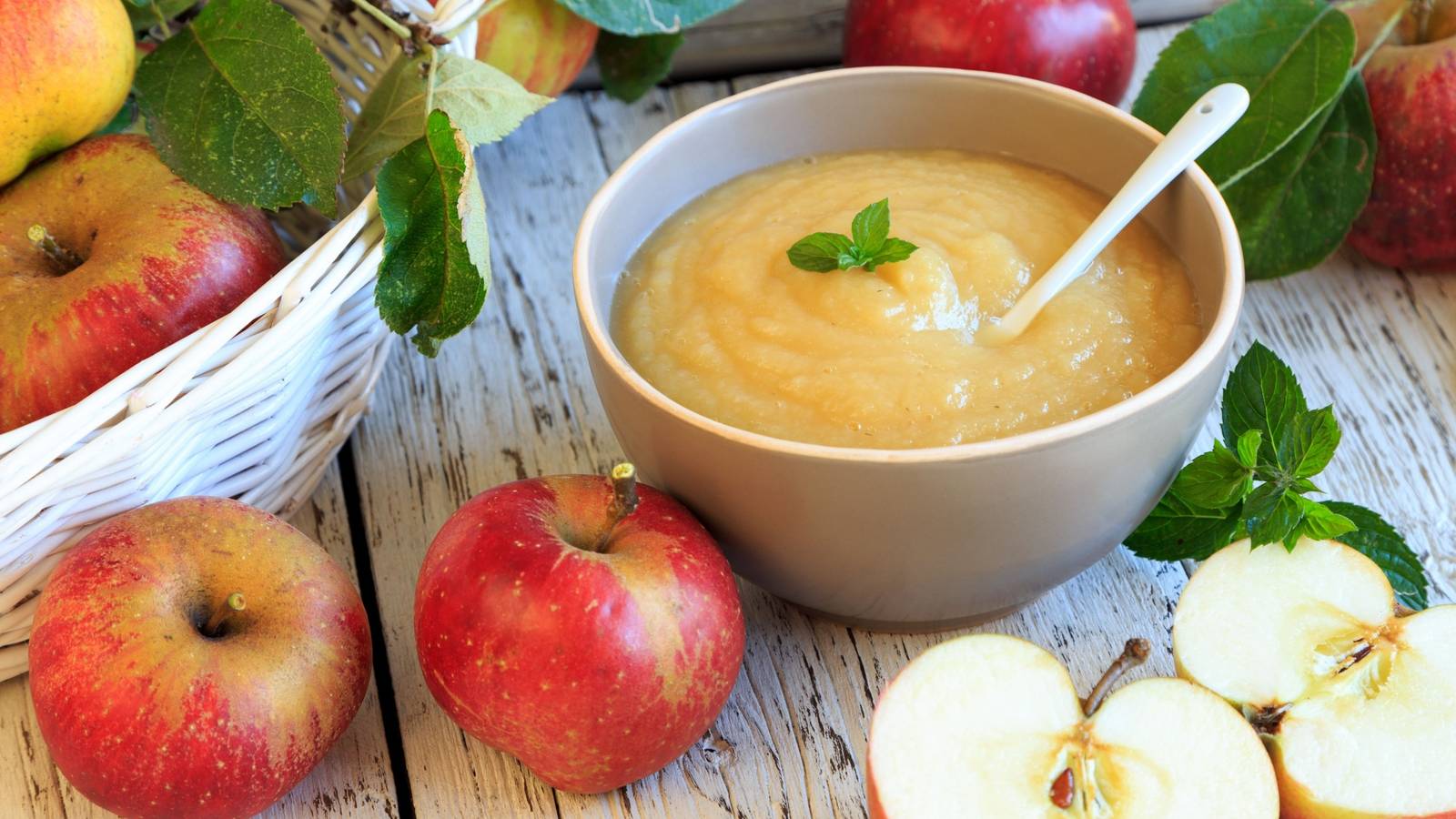 Top Apple Varieties for Smooth and Delicious Homemade Applesauce