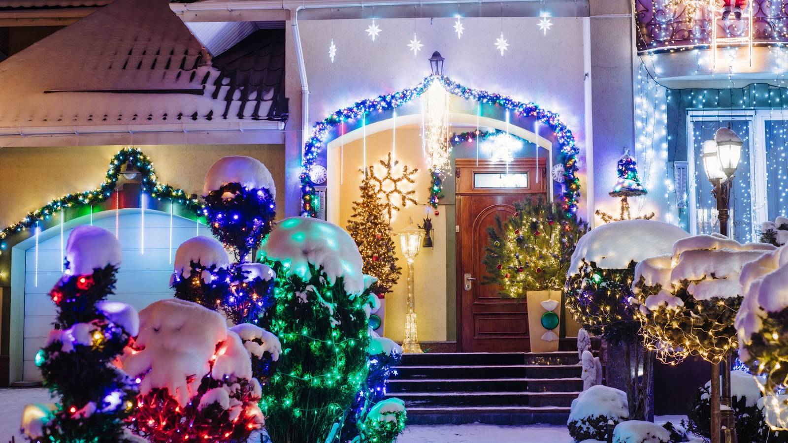 6 Festive Outdoor Christmas Decor Ideas to Impress Your Guests