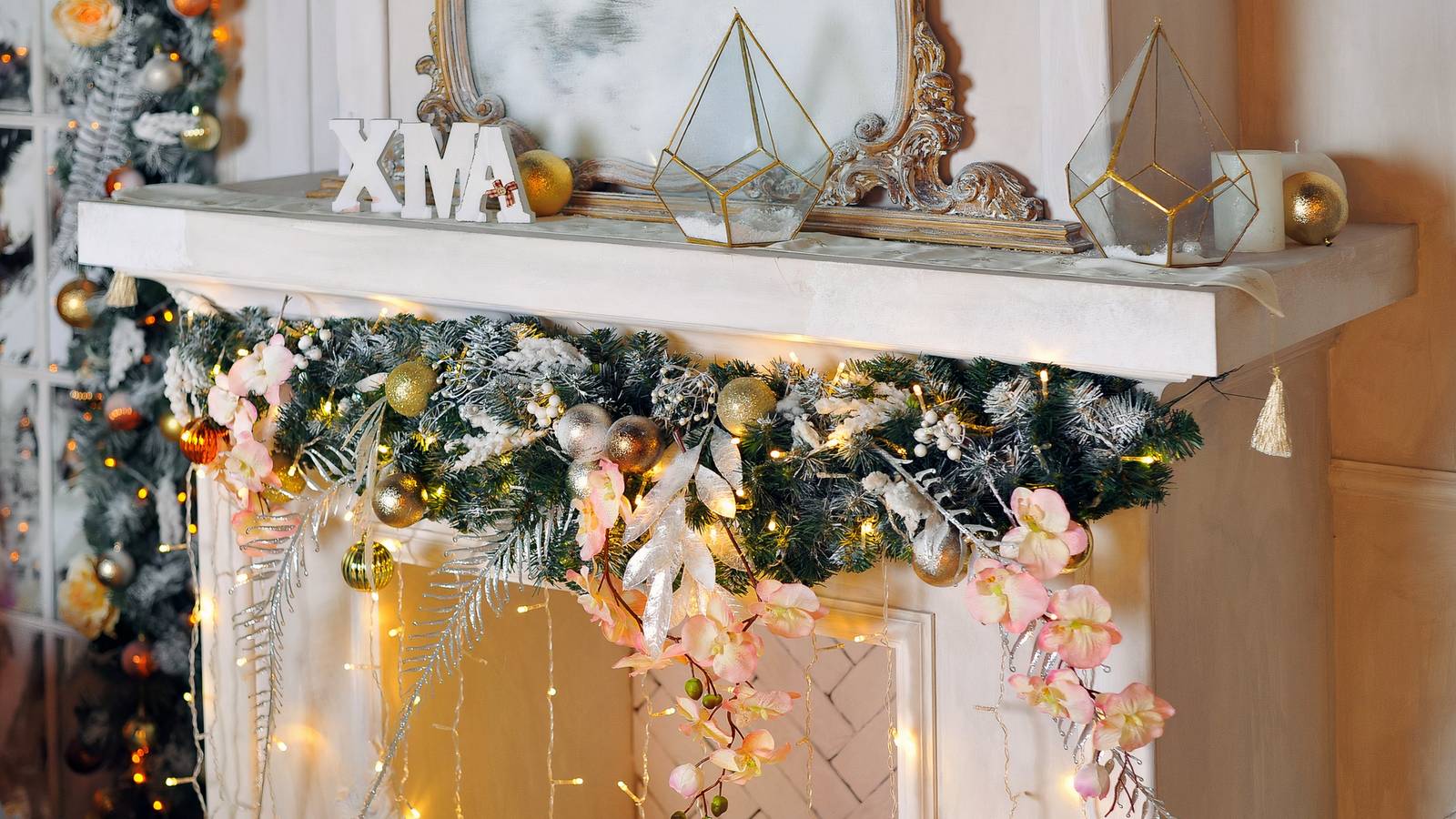 5 Chic Winter Mantle Garland Ideas to Extend Your Holiday Style