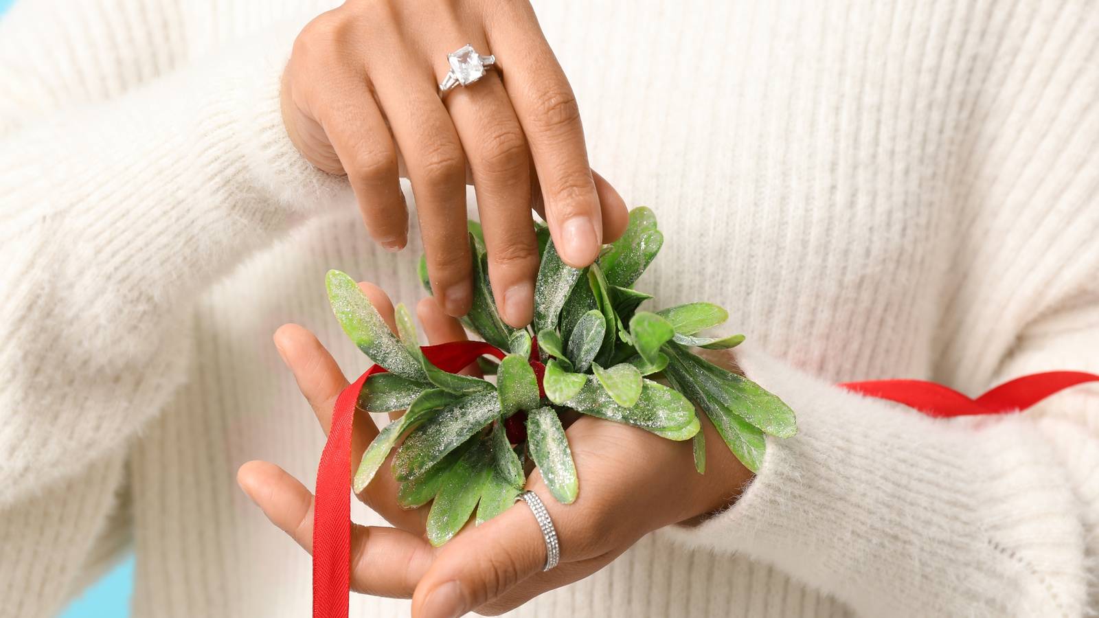 Dress Up Your Winter Outfits With Mistletoe Touches
